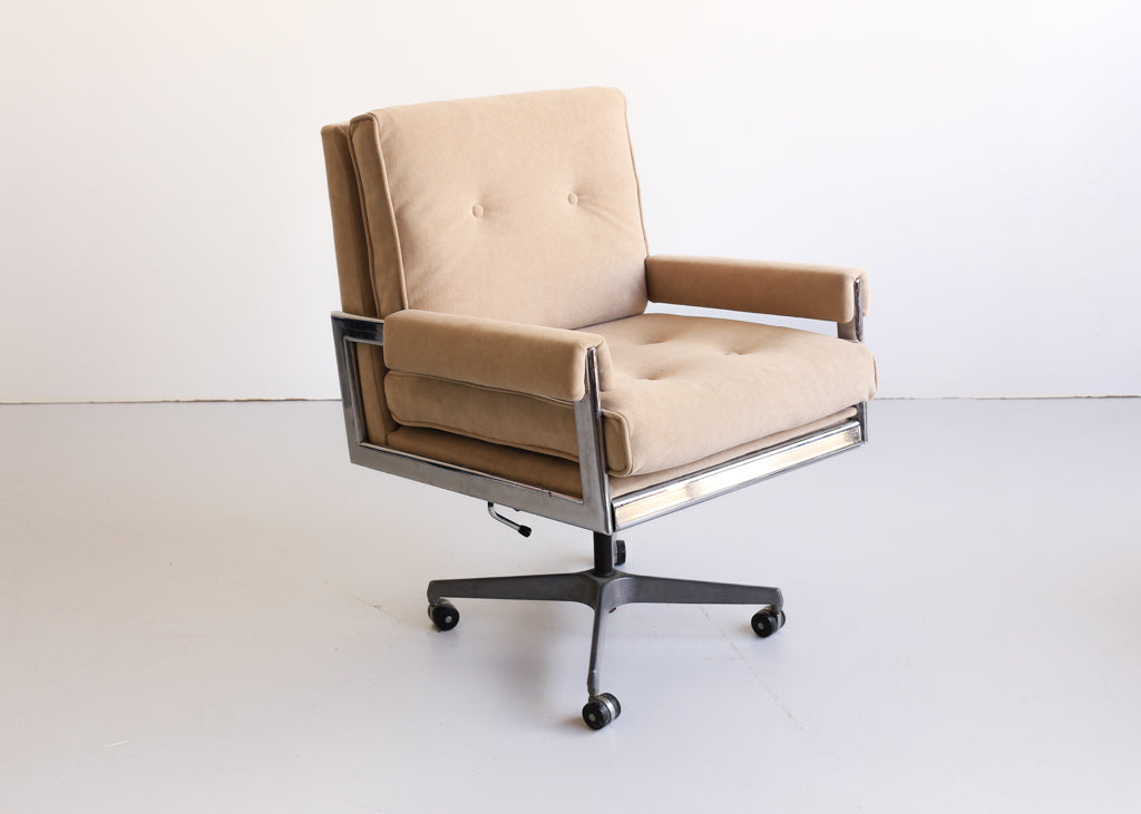 A 1970's Swivel Chair – Huisraad Modern